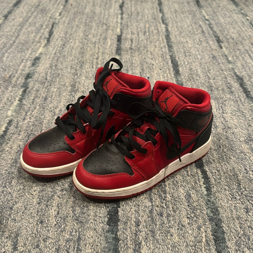Nike Air Jordan 1 Mid ‘Reverse Bred’ - Gem